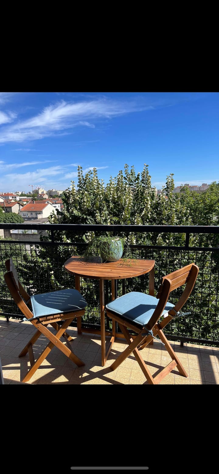 Cosy Flat - 15 Min City Center + Parking - Villeurbanne