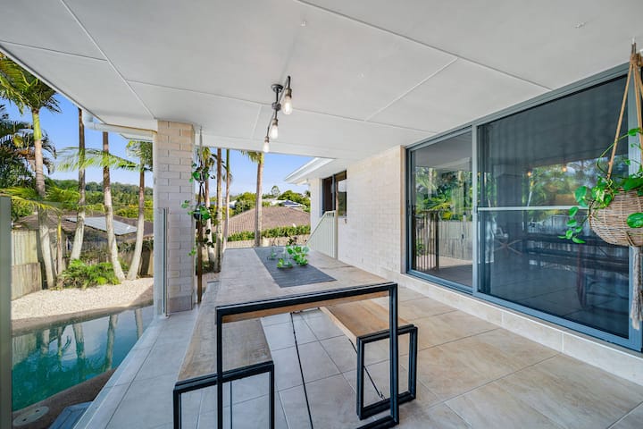 4 Bedroom Home + Pool + Bar! - Montville