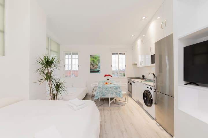 Apartamento Con Cocina Y Baño. Ideal Familias. - Velilla de San Antonio