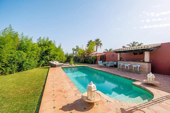 Espectacular Villa Marbella 5 Dormitorios - Costa del Sol