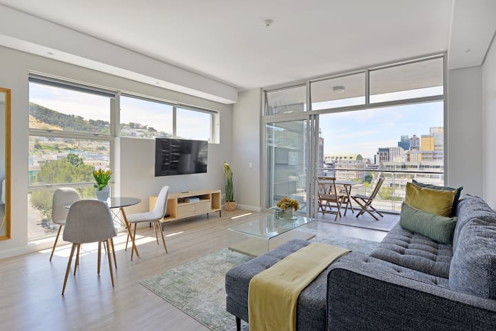 Cozy Corner 1br With  City & Mountain Views - Cape Town