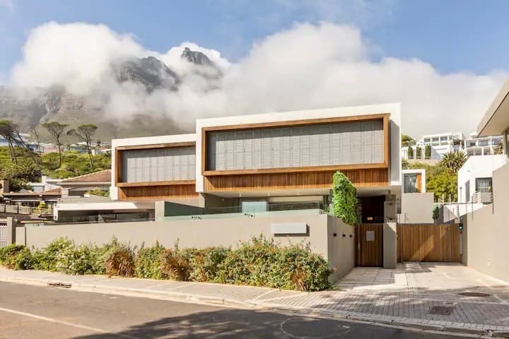 4 On The Bay- Luxury Family Villa - Walk To Beach. - Camps Bay