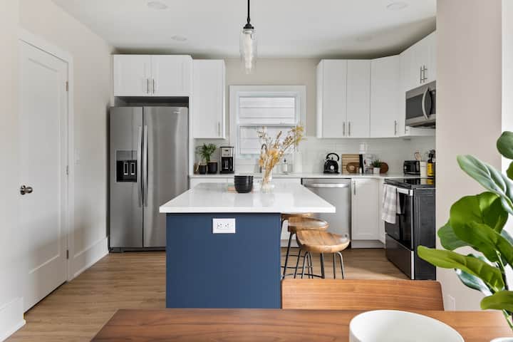 3 Bed | Prime Walkerville | Close To City Center - Windsor, ON, Canada