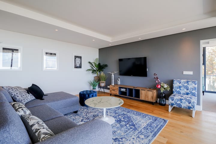 Lux 2 Bed With Balcony & Views - Cape Town