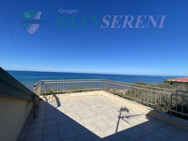 Villa Papini, Seafront With 3 Apartments And Garde - San Vincenzo