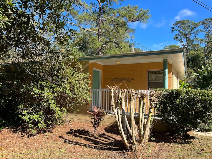 Charming 2-bedroom Apartment - Tallahassee, FL