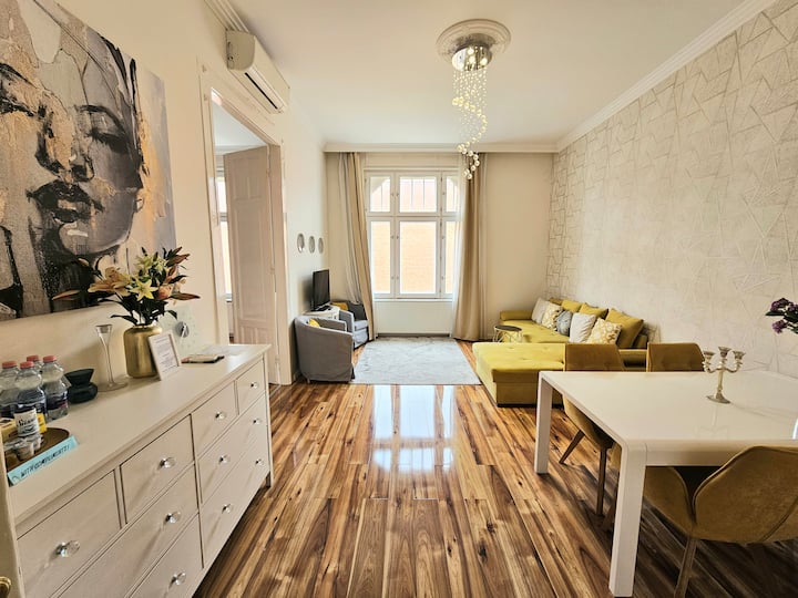Feel Like Home With 3 Bedrooms Apt. In Centre - Budapest