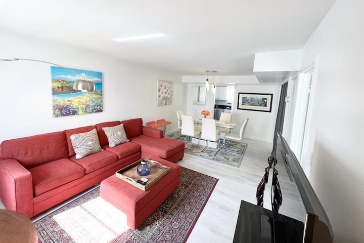 Iconic Collins And Beach - W Parking - Miami Beach, FL