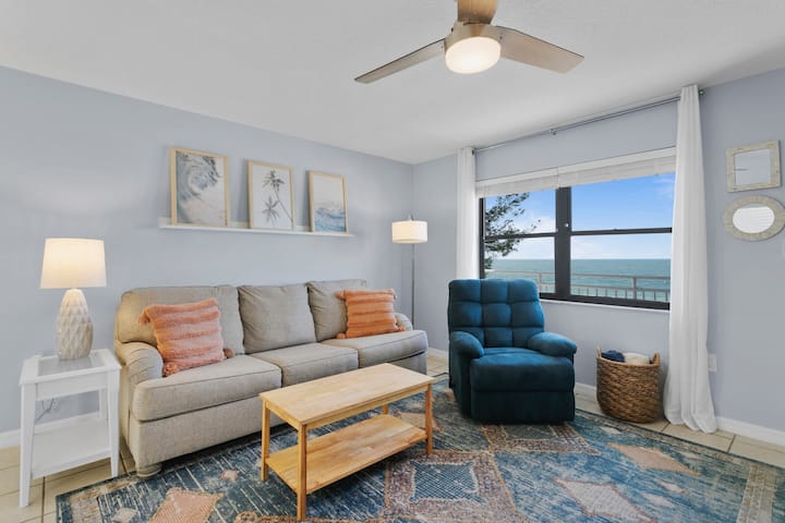 Island Paradise - Beachfront Condo - Treasure Island, FL