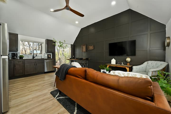 Modern Guesthouse, 2bds, Great Wifi-work Remotely! - Kansas City