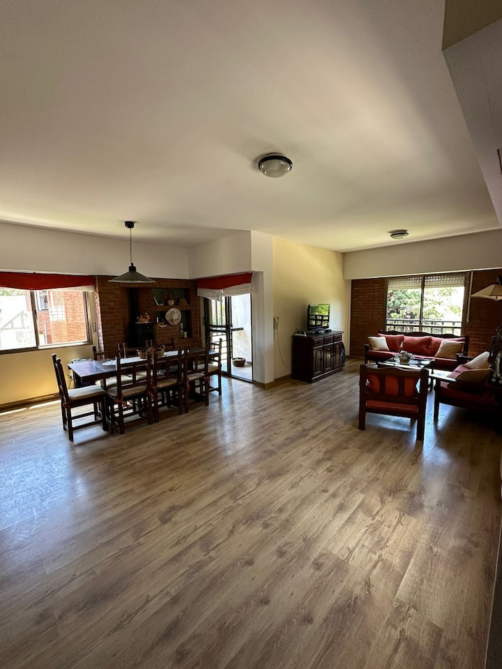 Departamento En Centro. Cochera. - Pinamar