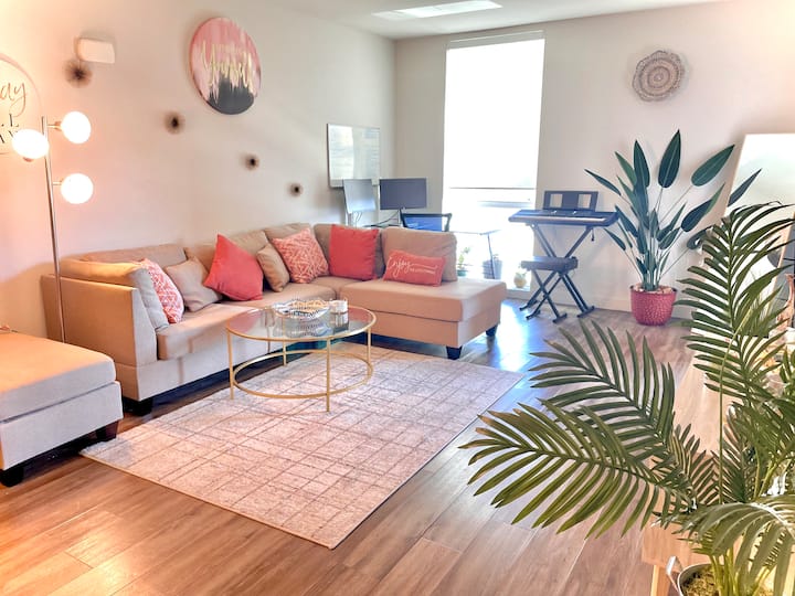 City View Of Los Angeles Apt W/private Balcony! - California