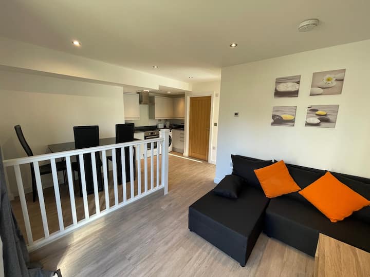 Private Garden - 1 Bed Apartment In Heart Of Town - Beaconsfield, UK