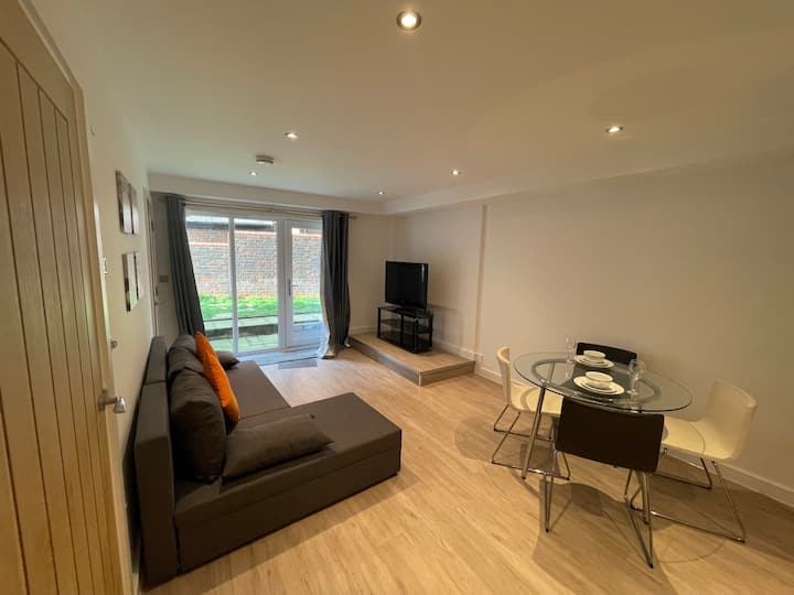 Spacious- 1 Bed In Heart Of Town - High Wycombe