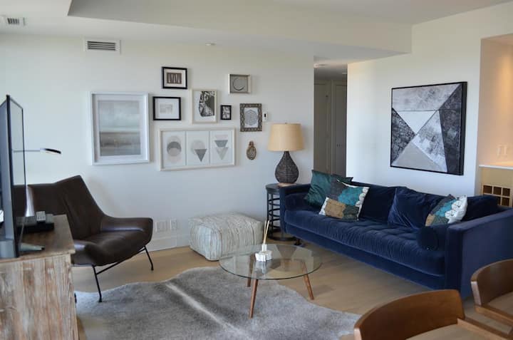 Luxurious Downtown Condo W/ View - Calgary