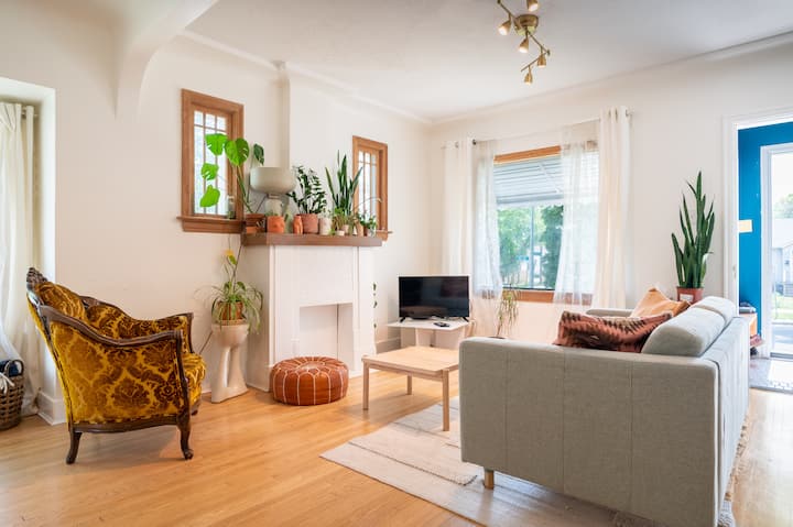 The Creekside Retreat - Edmonton