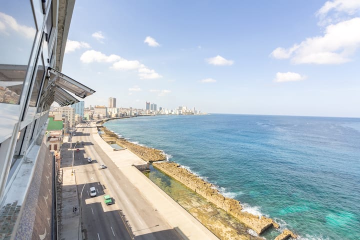 Malecon Private Apartment Ocean Front & Free Wi-fi - La Havane