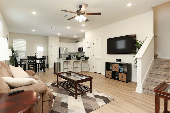 Gordon's Home Lackland Bmt/sea World/six Flags - SeaWorld San Antonio, San Antonio