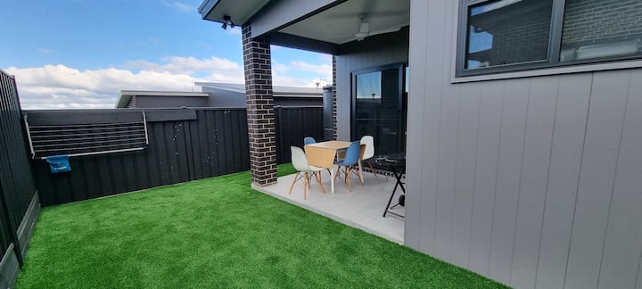 Stunning 3 Bedroom Home In Taylor - Canberra