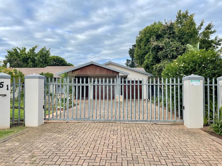 Loeriepark Holiday Rental - George