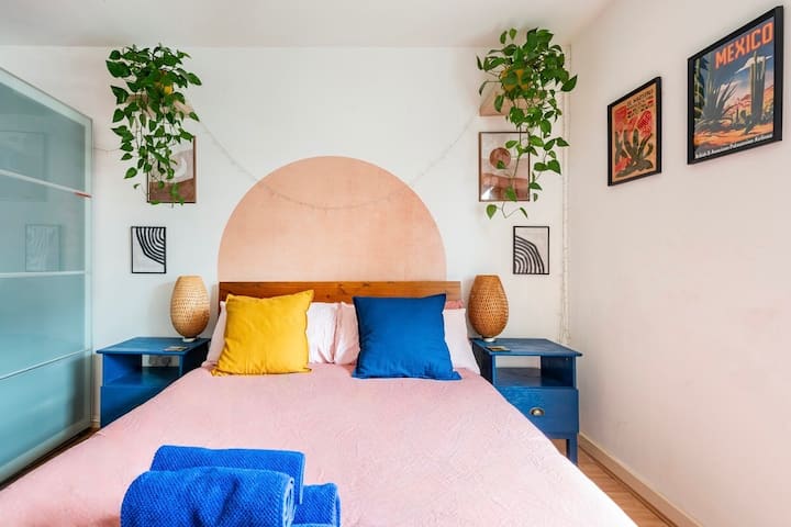 Bright Artistic Flat In Central London - London