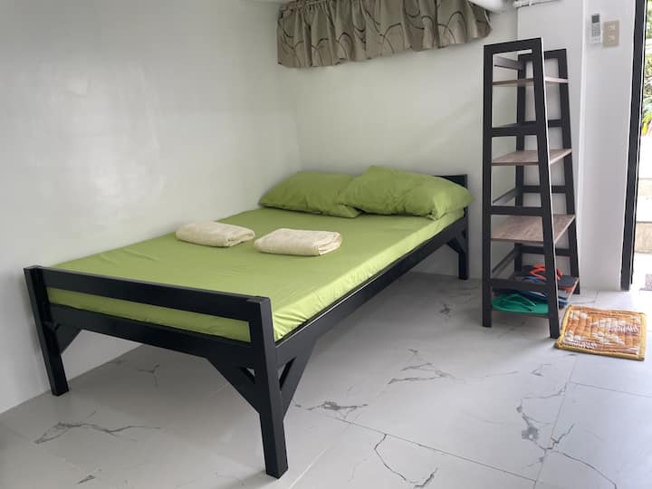 Backpackers Room W/ Pool Accesss - Loon