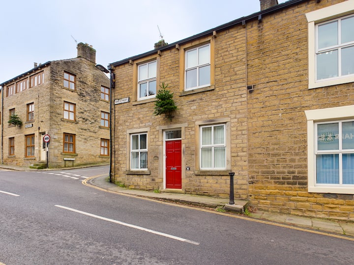 1 King Street Accommodation - Hollingworth Lake