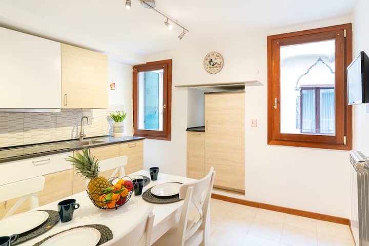 Few Mins From Rialto, Modern & Spacious For 3 - Venezia