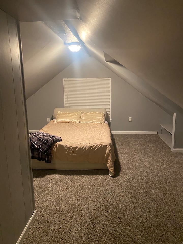 Cozy&private Upstairs Bed& Bath - Grosse Pointe, MI