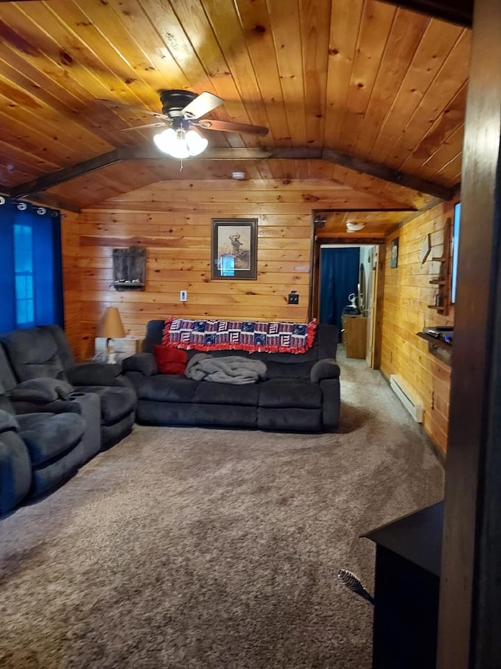 One Bedroom Cozy Cabin ! - Saranac Lake, NY