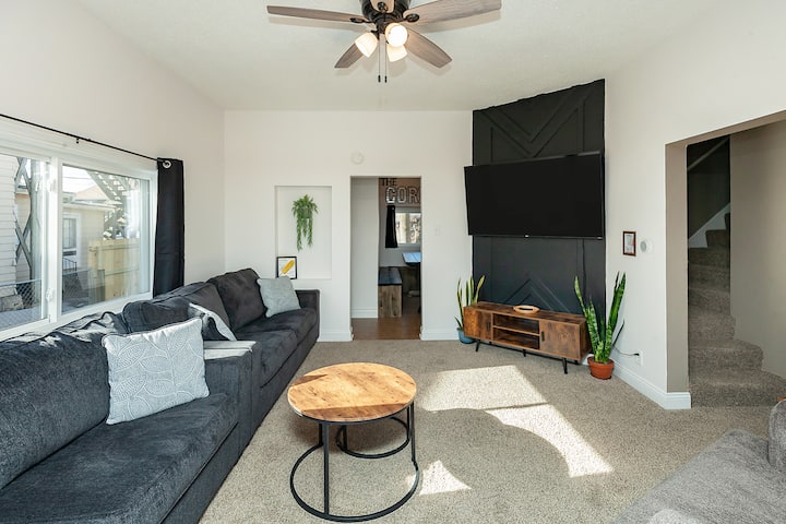 The Corn Crib: Game Room • Hot Tub • Bonfire • Bbq - Des Moines, IA