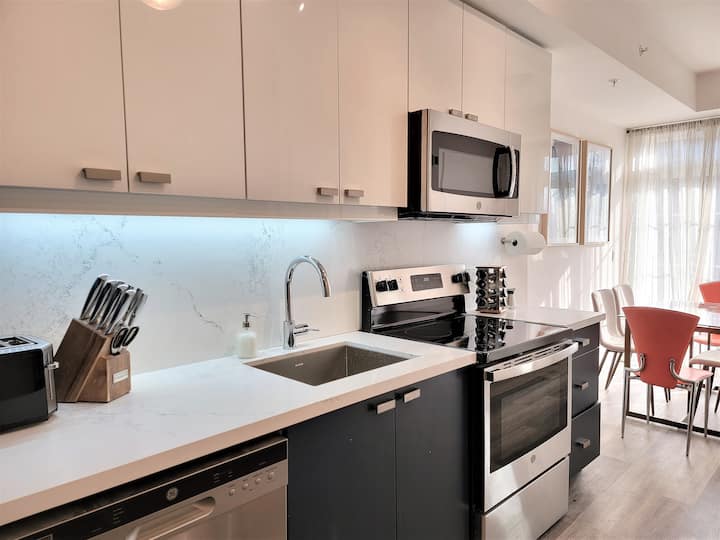 2br-2bth Near Subway Long-term - Toronto