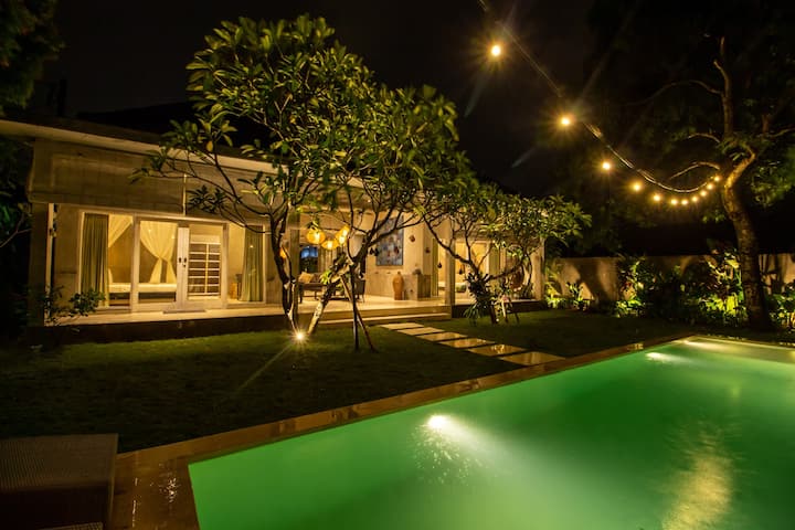 Villa Shanti: Industrial Oasis Near Canggu Beach - Canggu