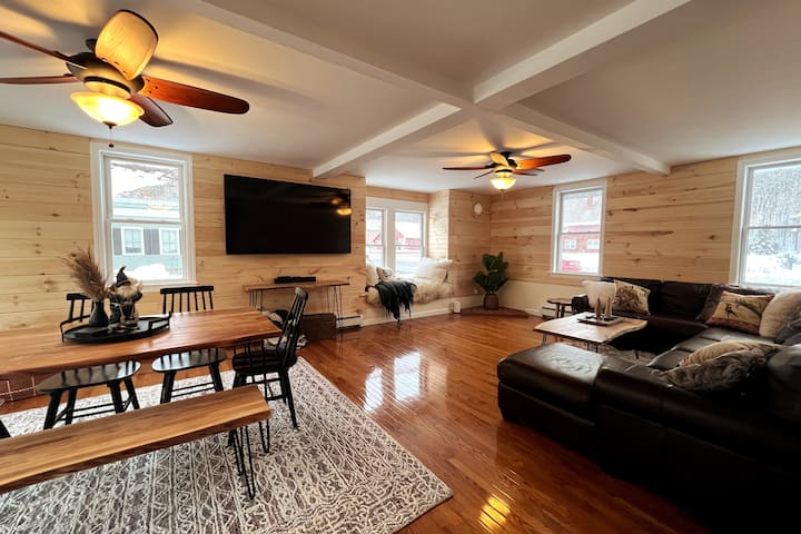 Cozy Ski Retreat Ludlow Village 3 Minutes To Okemo - Ludlow, VT