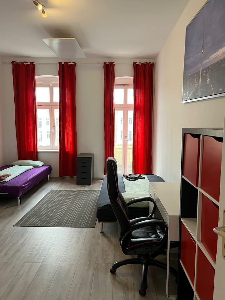 Friedrichshain-große Wohnung In Super Lage - Berlino