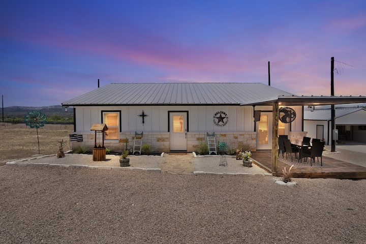 Hawks Haven River Getaway Cabin - Leakey, TX