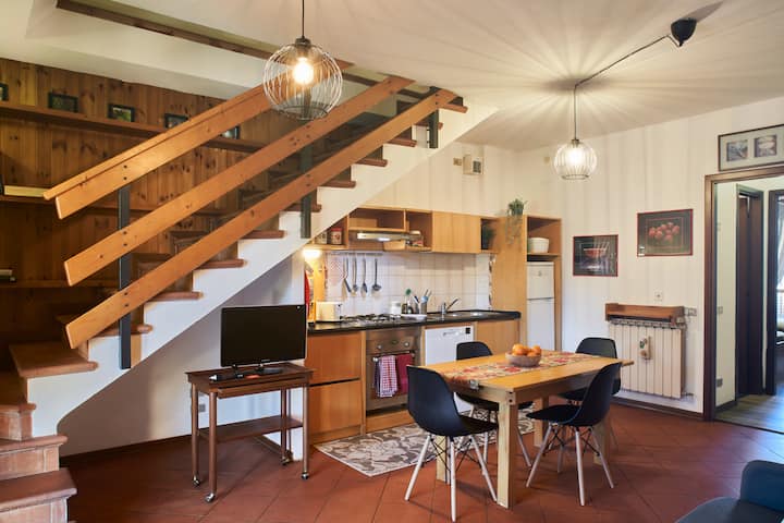 Little Brick House On Siena Hills With Balconies - 시에나
