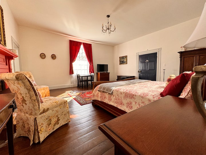 The Old Miss Suite - Clarksville, VA