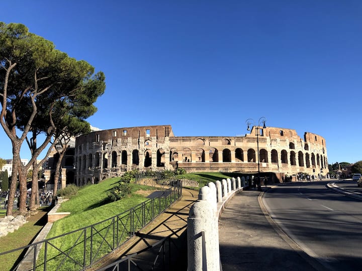 Quiet & Cozy Colosseum - Rome