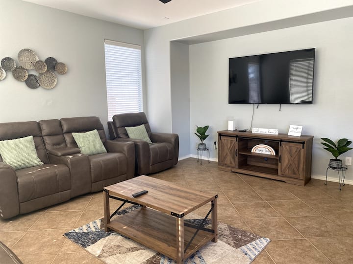 Cozy 5-bedroom Oasis With A Pool - Casa Grande