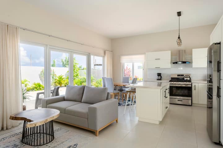 Quiet Getaway: 5-minute Drive To Eagle Beach! - Aruba