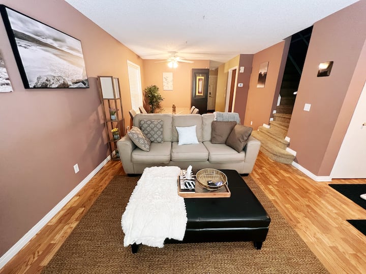Comfortable 3 Bedroom Home W/ Ac Close To Airport - Alberta