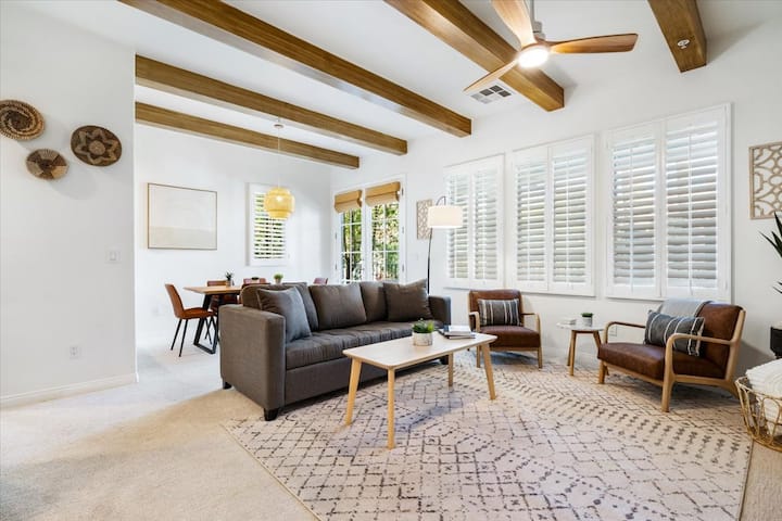 Remodeled 2 Bed 2 Bath Huge Balcony Near Main Pool - Palm Desert, CA