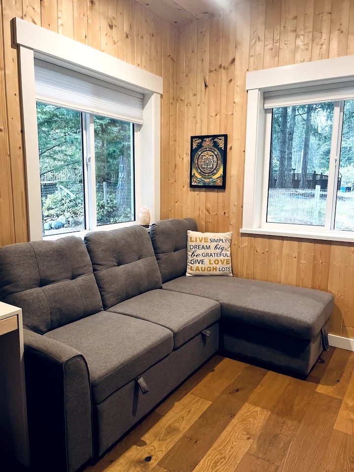 The Tiny Home On Daye Rd. - Cumberland, BC, Canada