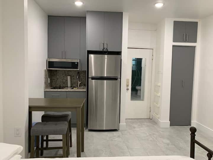 Remodeled - 5 Min Walk To Beach! - Miami Beach, FL