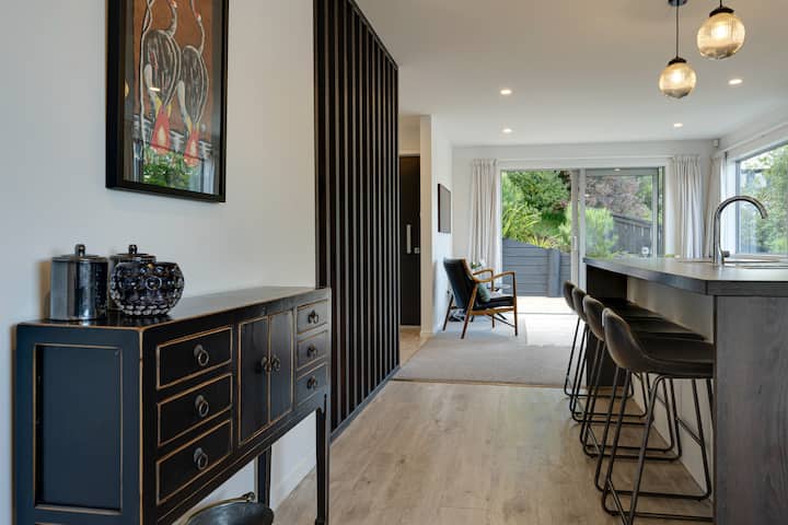 Peaceful Lakeview  -  Quiet, Private, Walk To Town - Queenstown