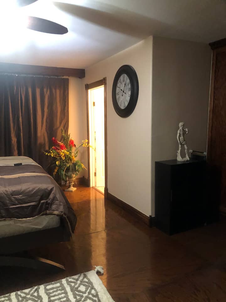 Cozy Beautiful Bedroom - Laredo, TX