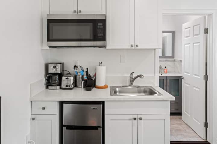 Cozy Private Studio In The Heart Of Long Beach - Long Beach, CA