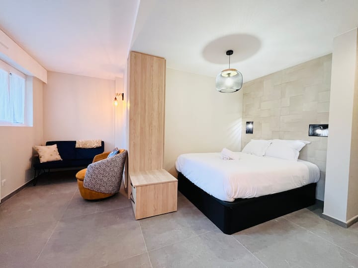 Little Albigny | Parking | Central | Bord De Lac -