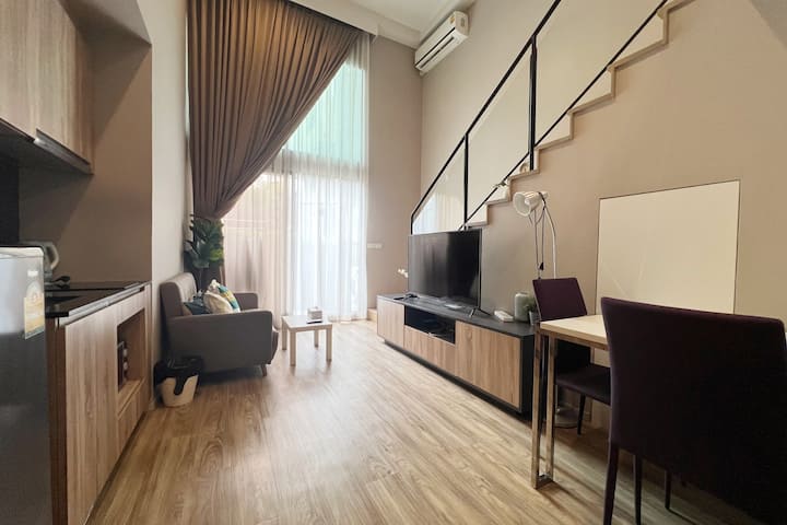 Sathon Luxury Loft/surasak Bts/free Pool - Bangkok